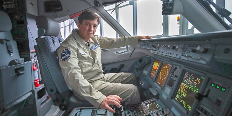 Yakovlev tells about technical features and tests of SJ-100 aircraft ...